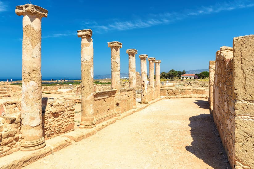 Rejser til Pafos - strandliv med sol og badning på Cypern
