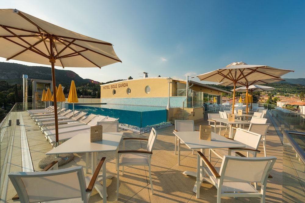 Sky Pool Hotel Sole Garda i Garda | Se priser her!